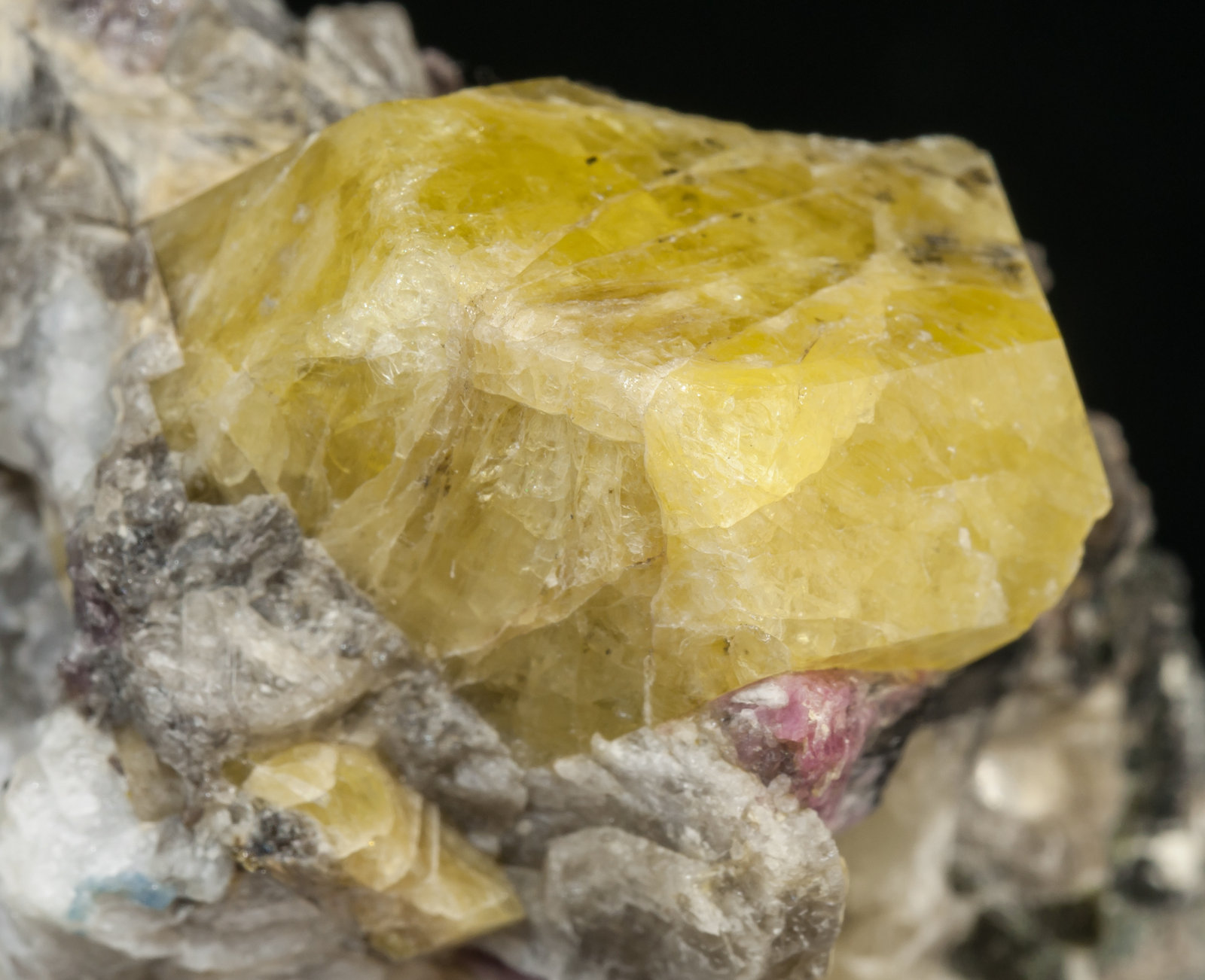 Londonite-Rhodizite Series with Elbaite and Schorl - Antsogombato Mine ...