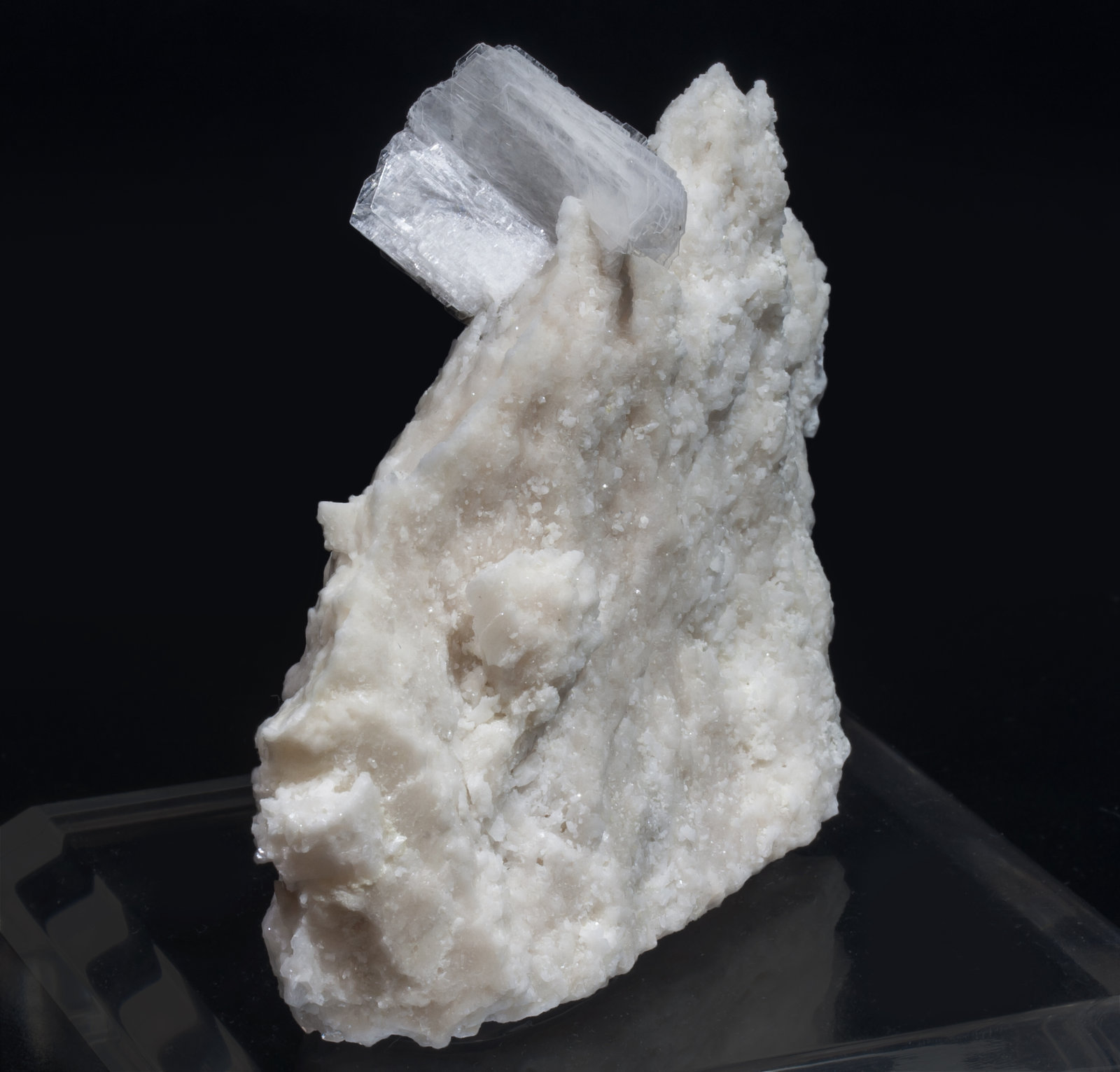 Bertrandite with Albite - Golconda pegmatite, Governador Valadares ...