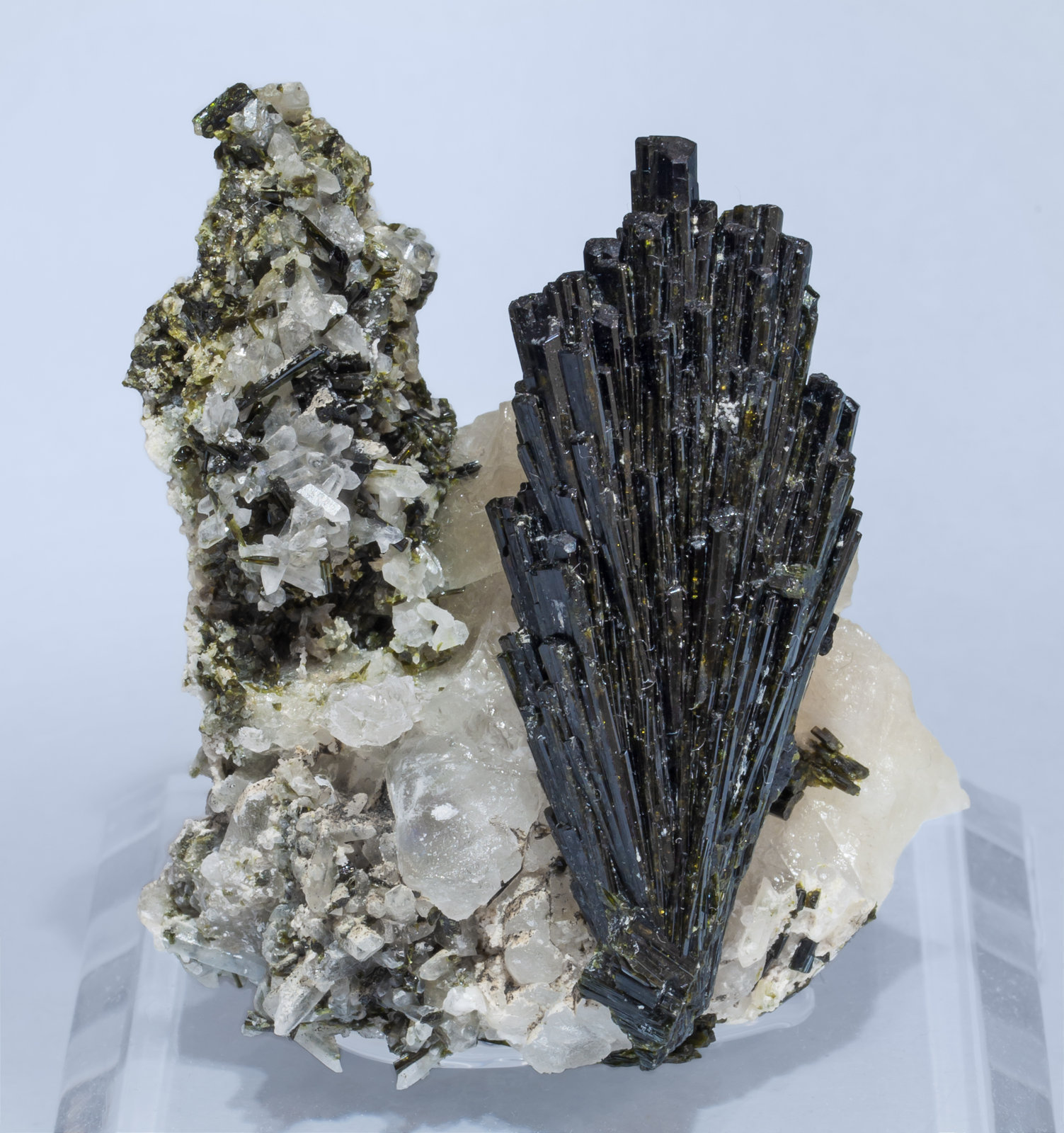 Epidote with Calcite and Quartz - Pampa Blanca, Ticrapo District ...