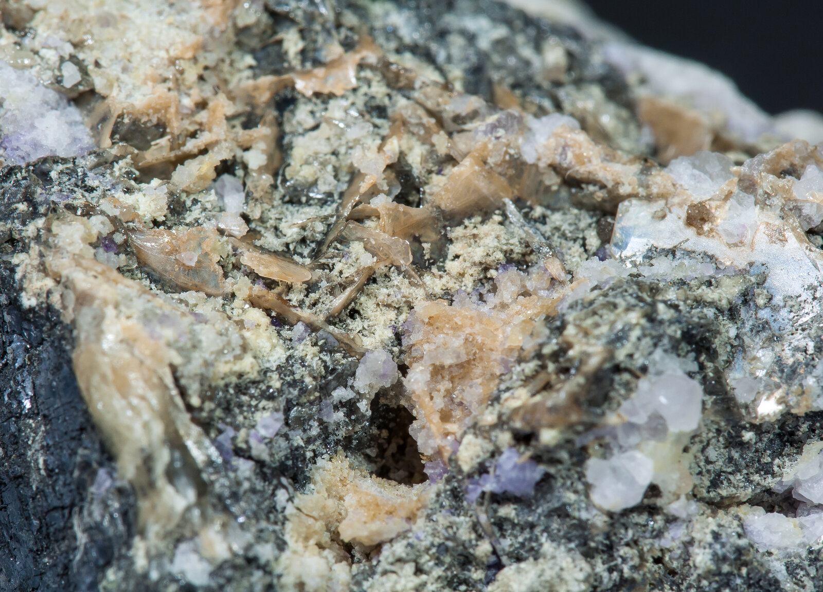 Wulfenite (variety chillagite) with Baryte, Fluorite, Cerussite and ...