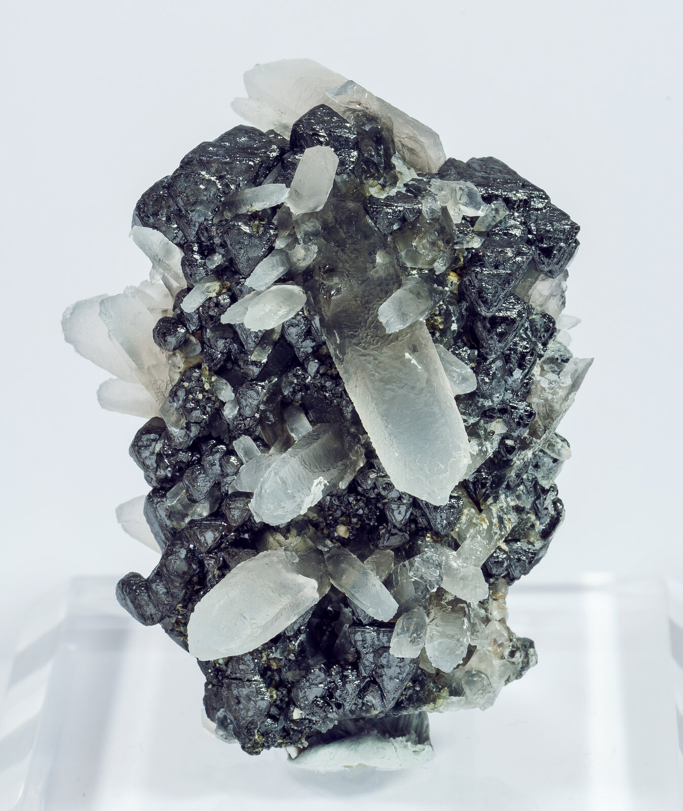 Magnetite (variety Ti-bearing) with Microcline and Quartz - Imilchil ...