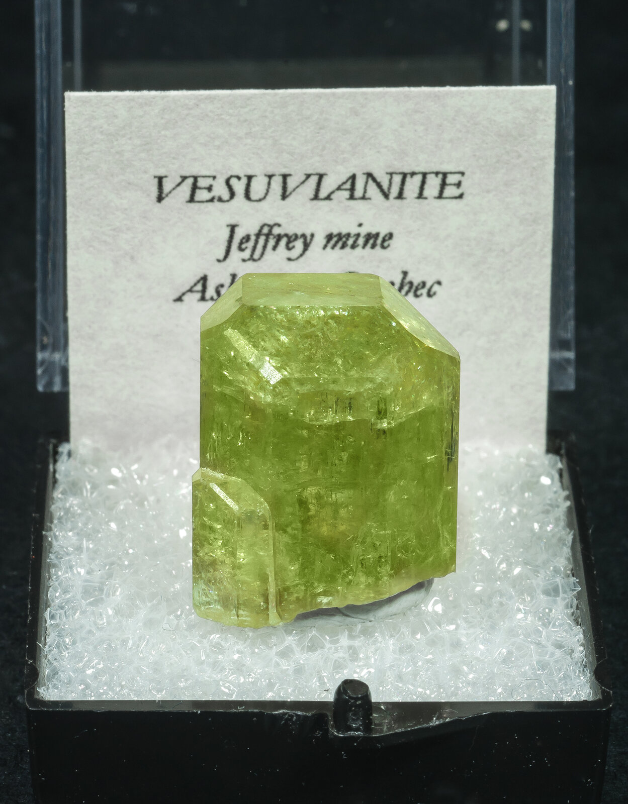 Vesuvianite - Jeffrey Mine, Asbestos, Les Sources RCM, Estrie, Québec ...