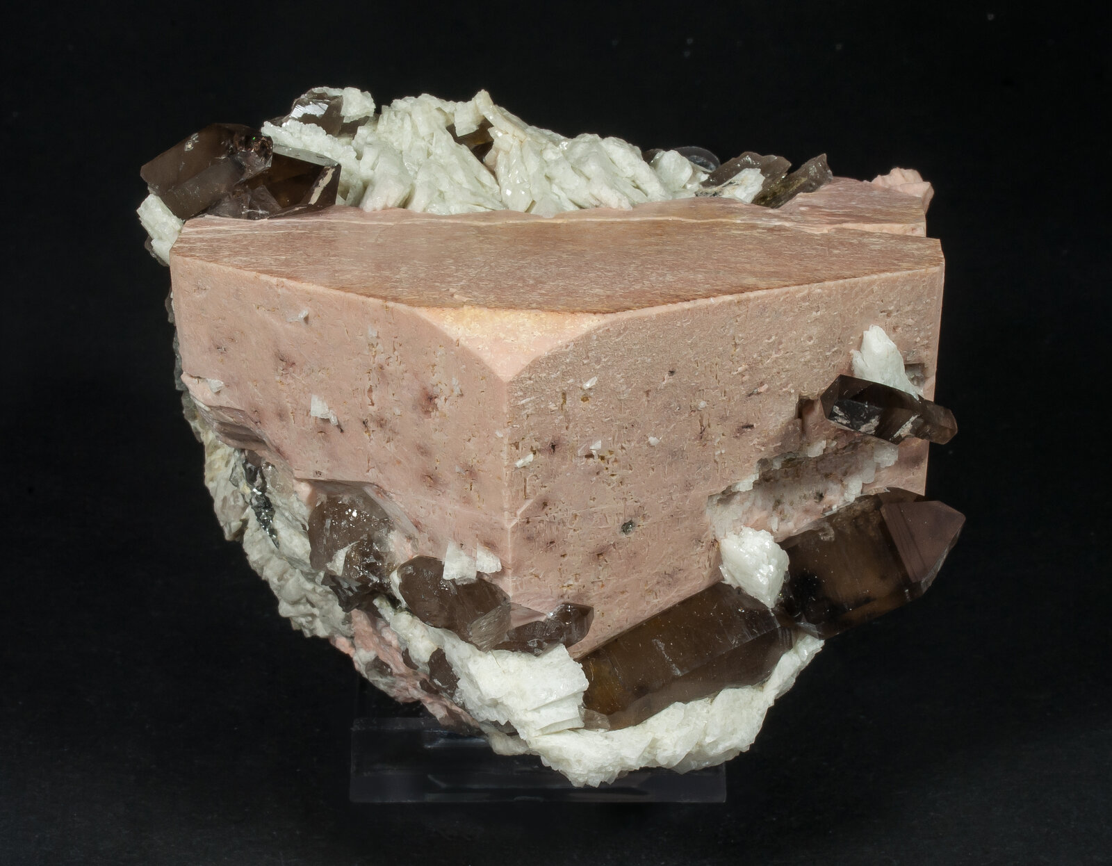 Microcline (twinned) with Quartz (variety smoky), Albite and Mica - Mas ...