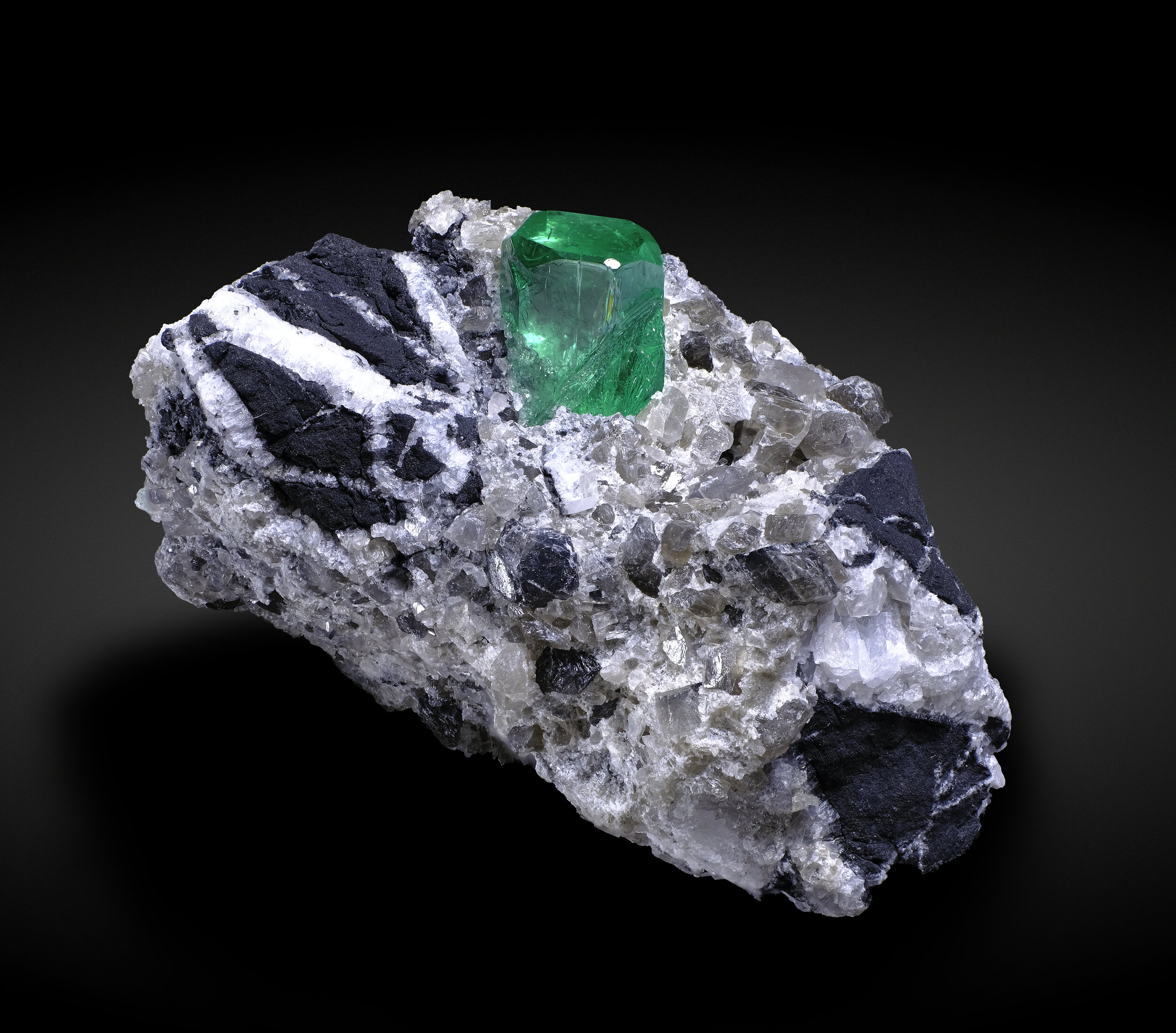 Beryl (variety emerald) on Calcite - Muzo mining district, Western ...