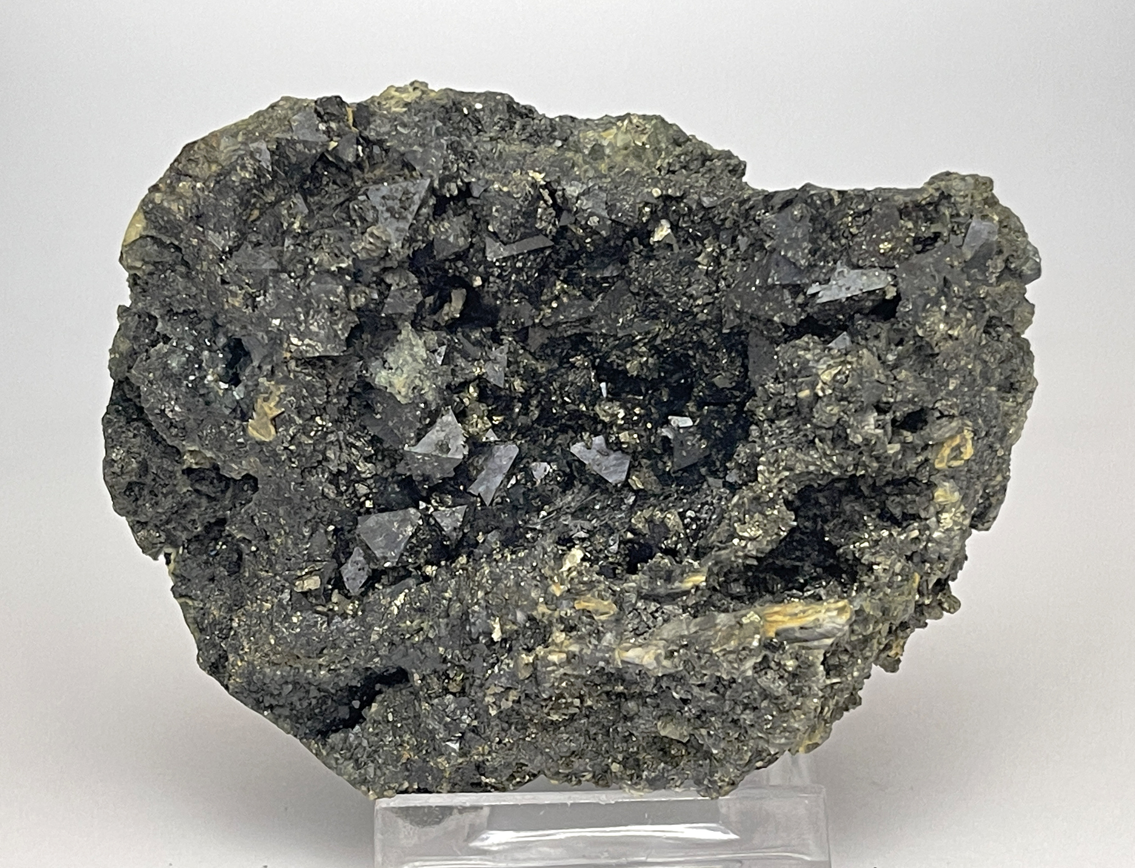 Scorodite, Pyrite - Pingtouling Mine, Liannan, Qingyuan Prefecture ...