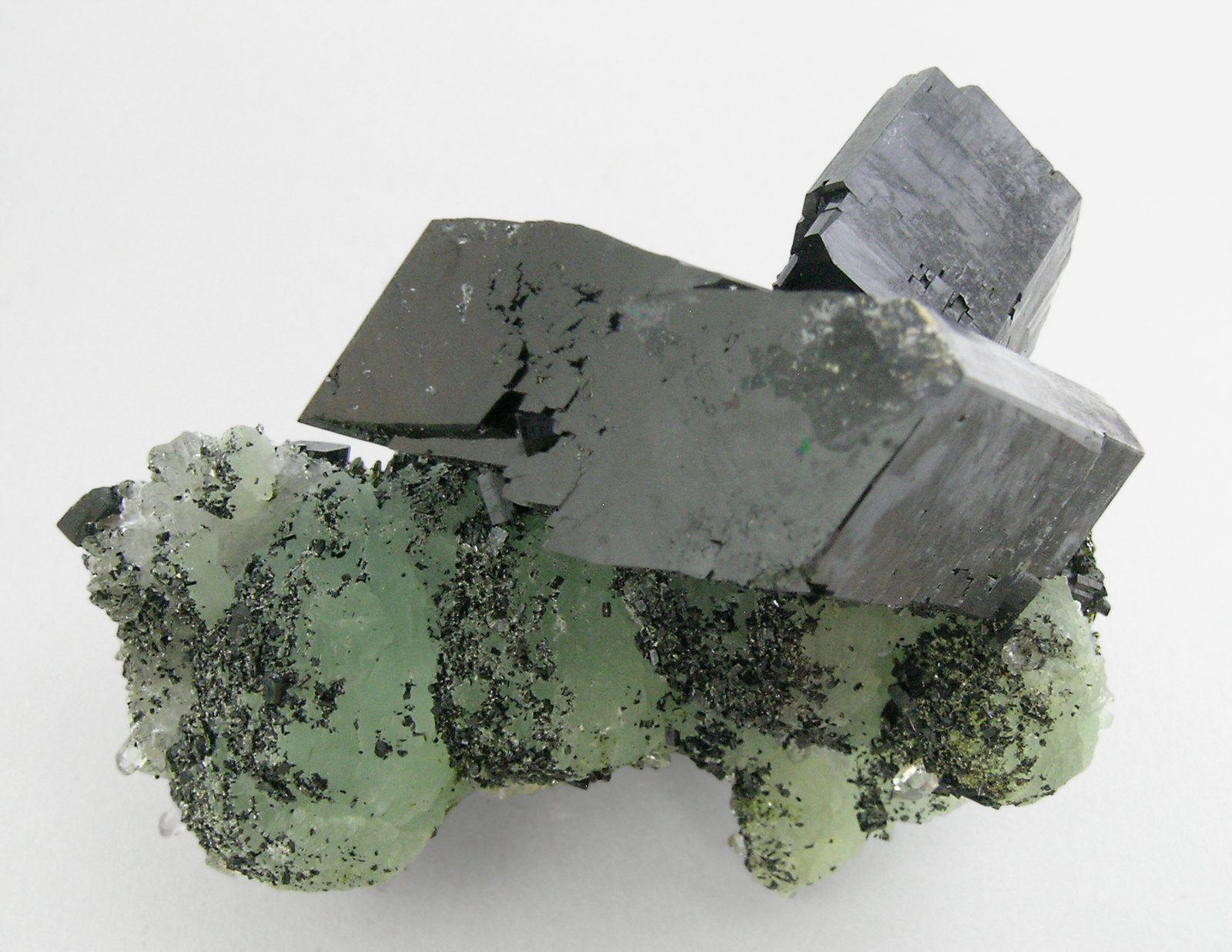 Babingtonite with Prehnite and Quartz - Babingtonite occurrences ...