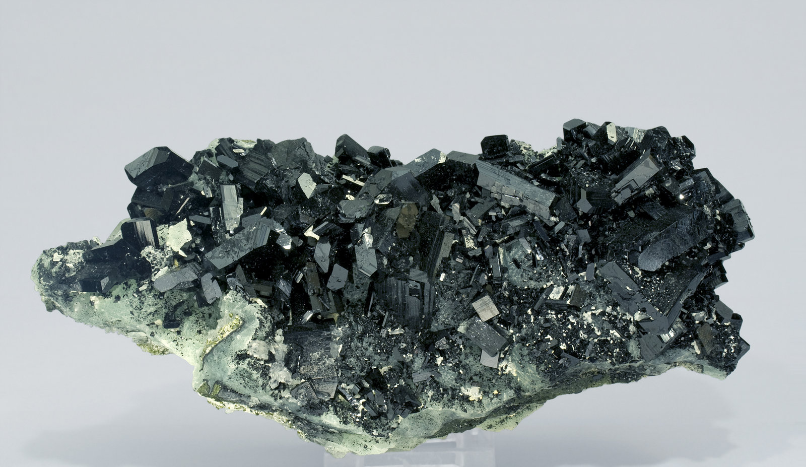 Babingtonite with Prehnite and Quartz - Babingtonite occurrences ...