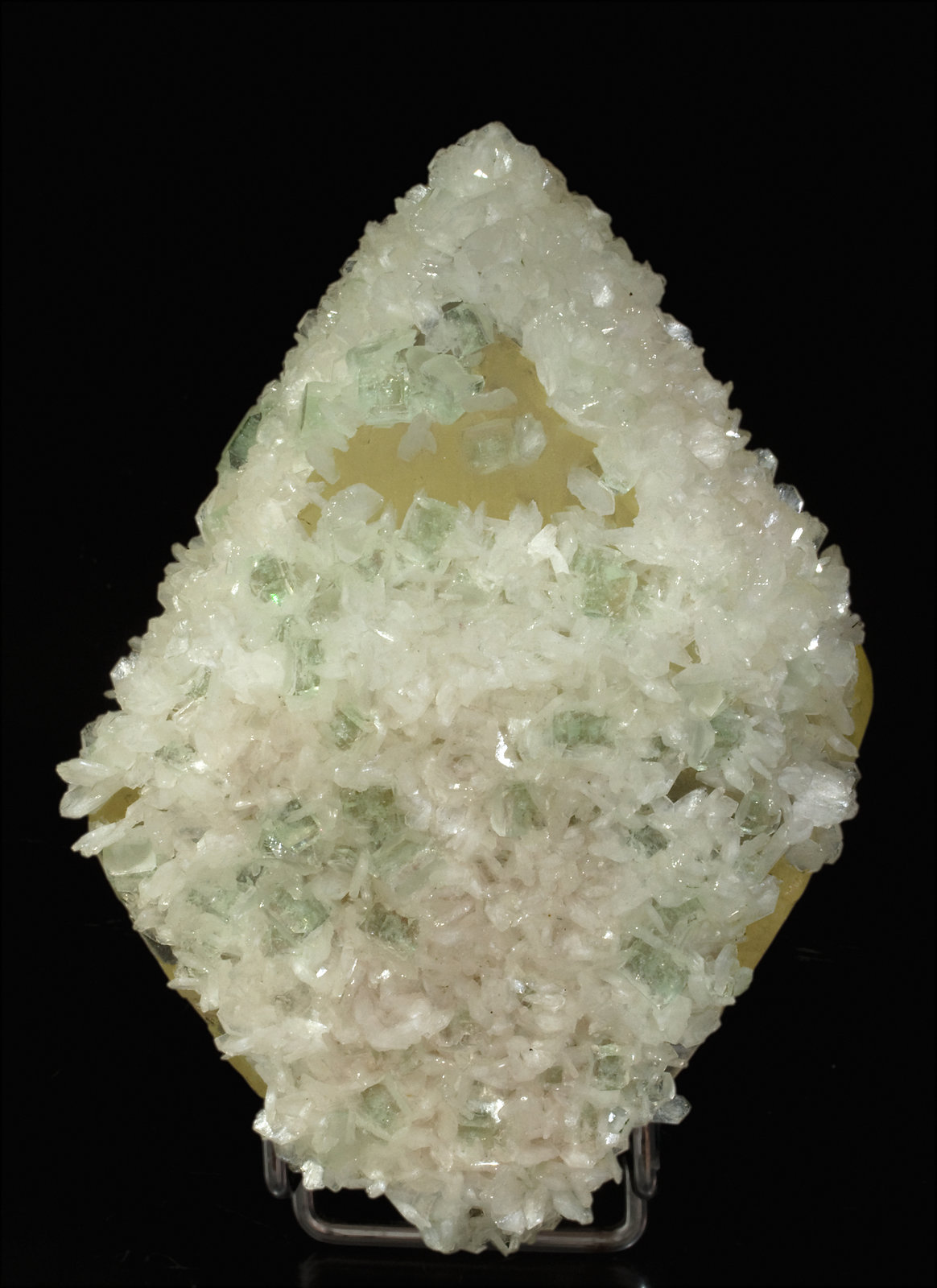 Calcite with Stilbite and Fluorapophyllite-(K) - Pune District (Poonah ...