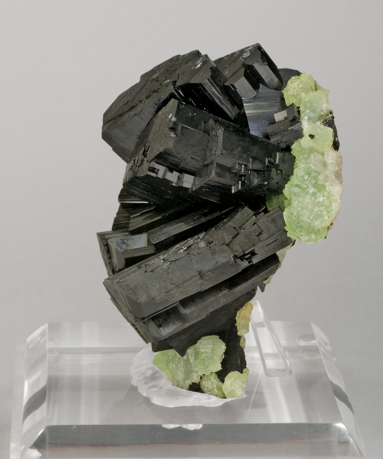 Babingtonite with Prehnite - Babingtonite occurrences, Qiaojia ...