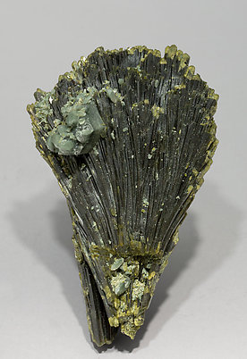 Mineral: Epidota con Cuarzo - Fabre Minerals