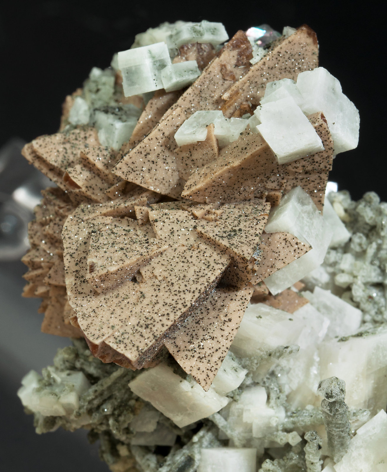 Helvine-Genthelvite, Quartz and Calcite - Huanggang Mines, Hexigten ...