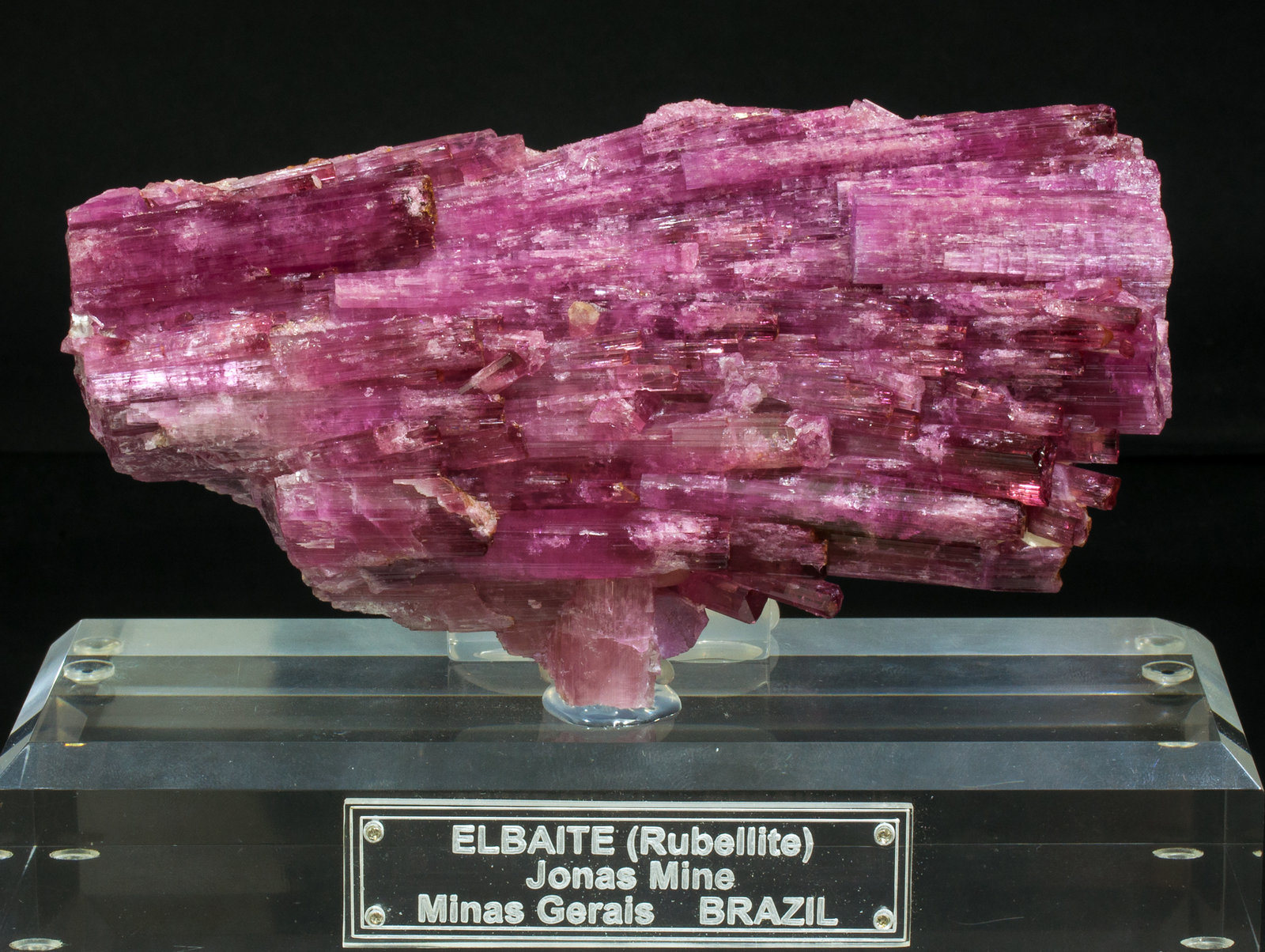 Elbaite (variety rubellite) - Jonas pocket, Itatiaia, Conselheiro Pena ...